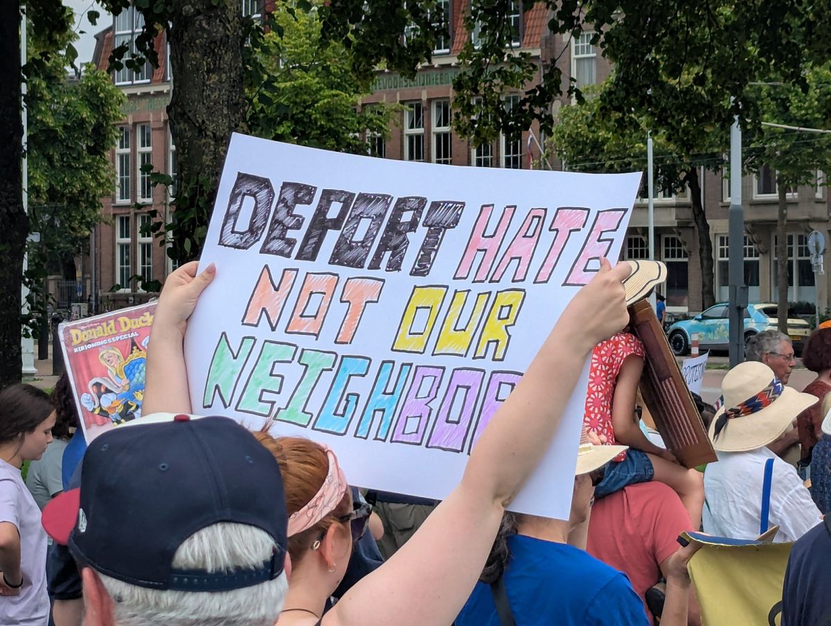 Best and funniest signs from mass No Kings protests against Trump ...