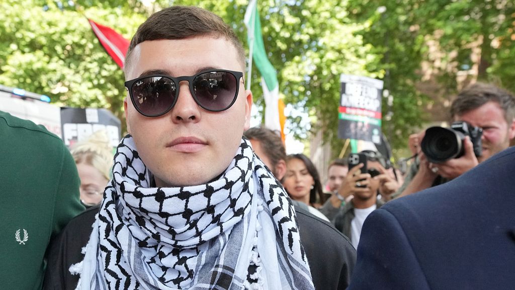 Kneecap rapper Liam Óg Ó hAnnaidh bailed over terror charge in London ...