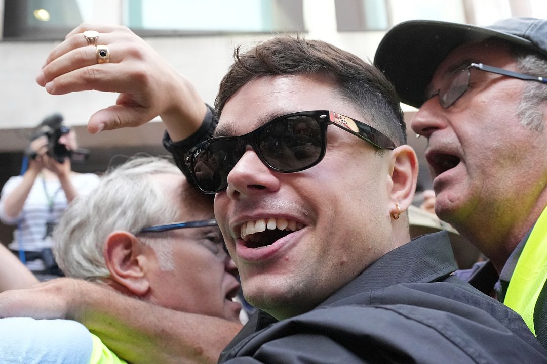 Kneecap rapper Liam Óg Ó hAnnaidh bailed over terror charge in London ...