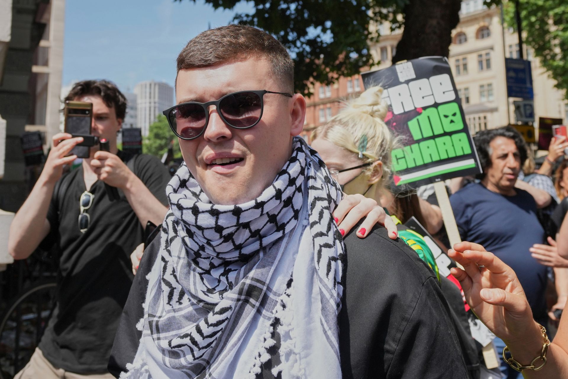 Kneecap rapper Liam Óg Ó hAnnaidh bailed over terror charge in London ...