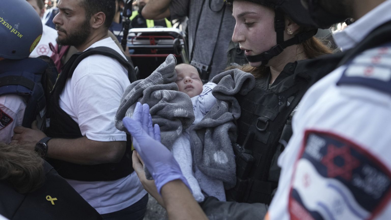 Ospedale israeliano colpito da missili iraniani: decine di feriti ...