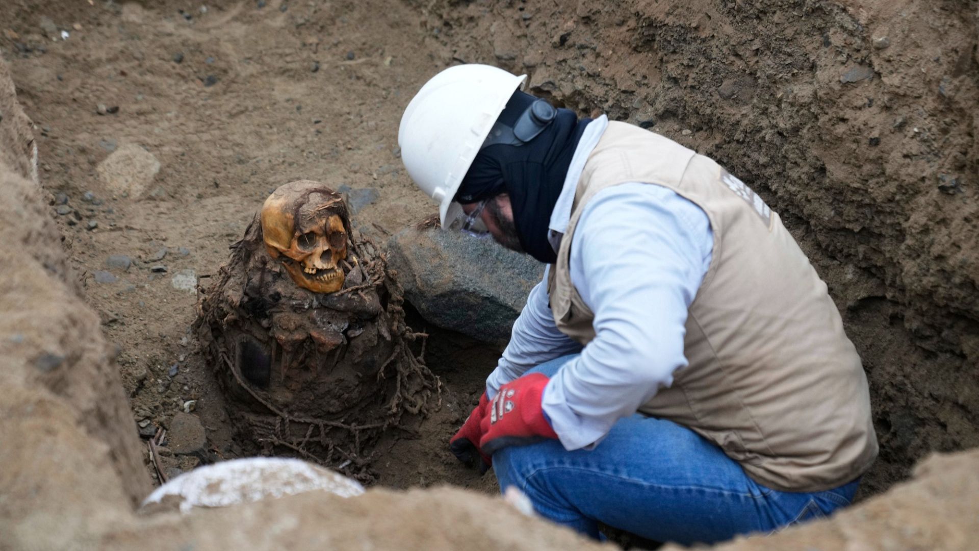 1,000-year-old pre-Inca mummy discovered just half a metre below a ...