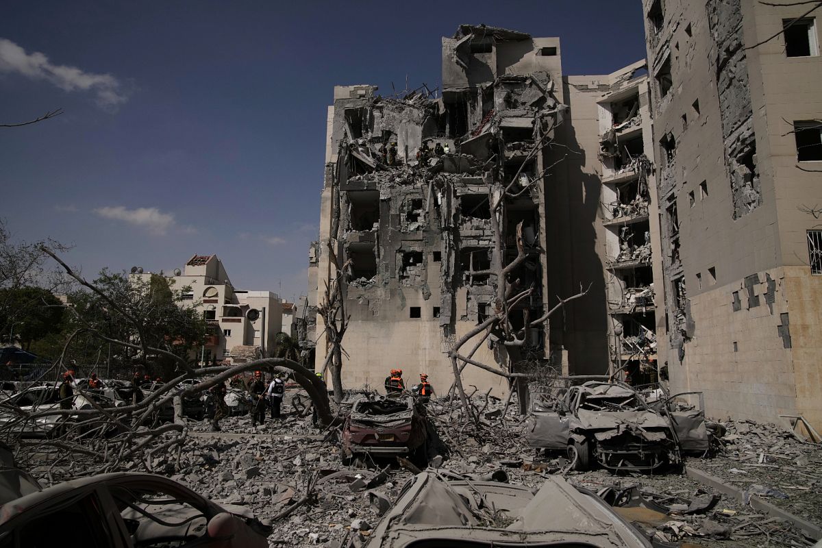 Israel und Iran: Wird die Waffenruhe nach Trumps "Wutausbruch" halten? | Euronews