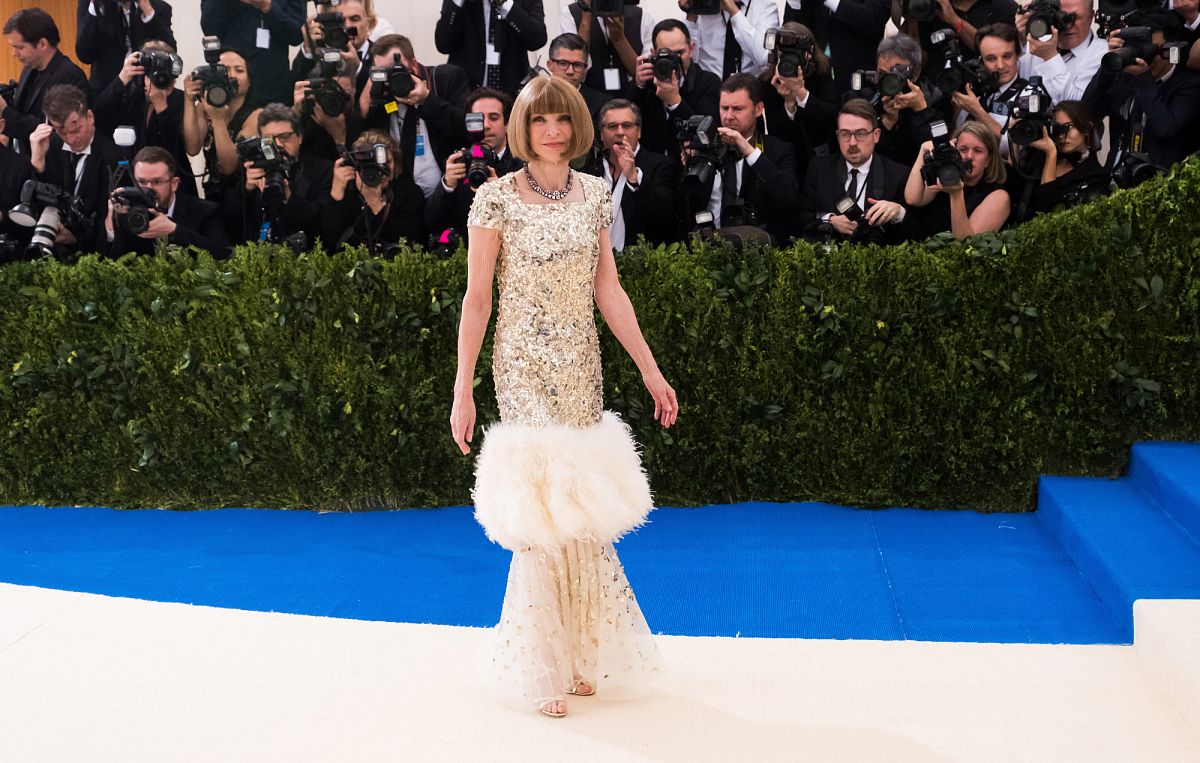 Dame Anna Wintour steps back as American Vogue editor-in-chief after 37 ...