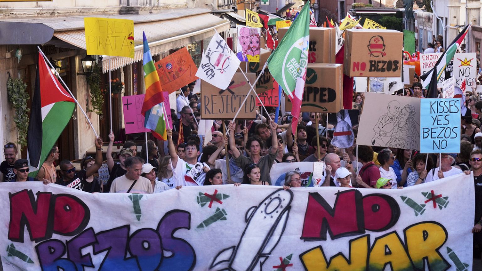 Protests erupt again in Venice over Jeff Bezos and Lauren Sanchez's ...
