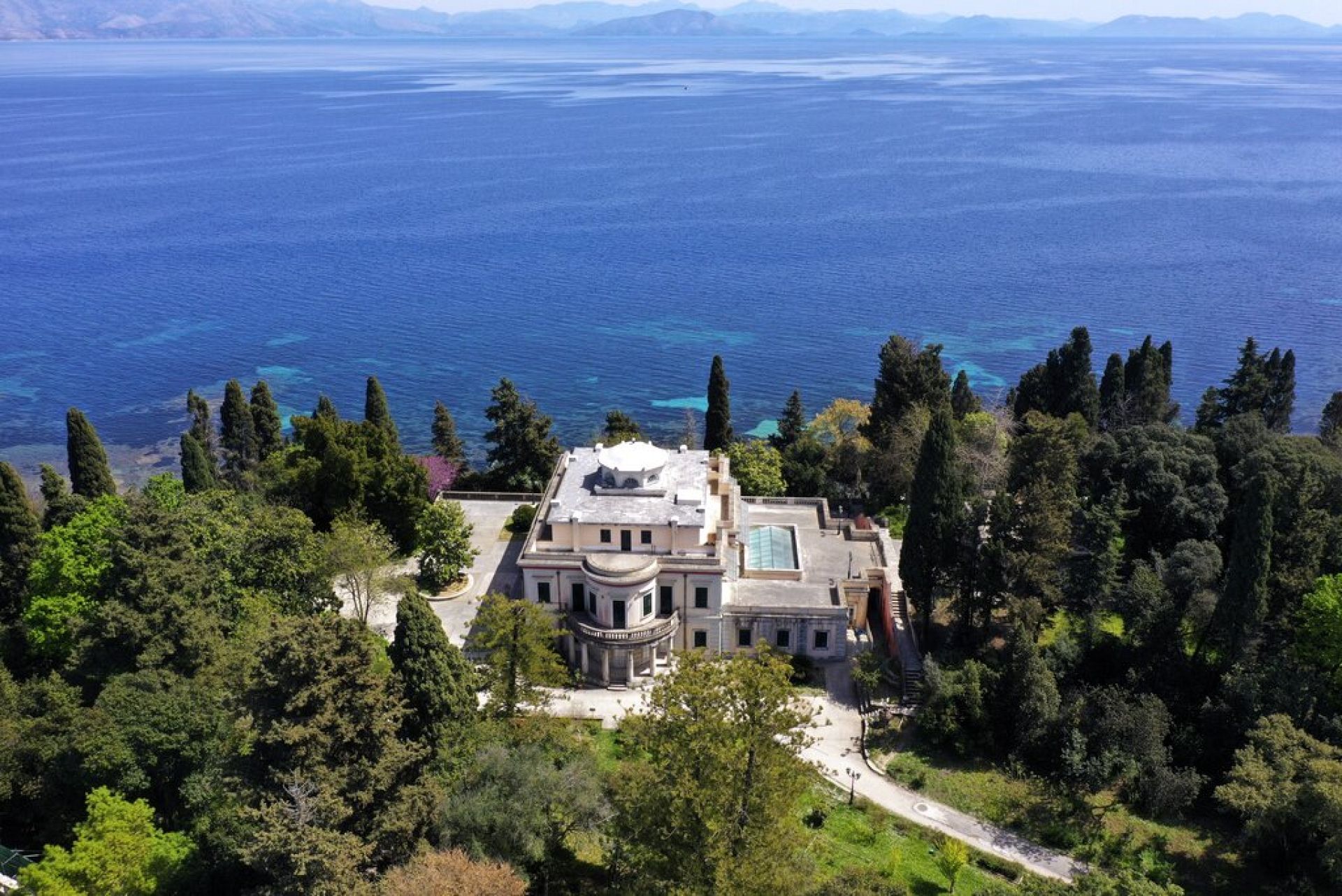 Grecia: l'isola di Corfù punta sul lusso per frenare il turismo di ...