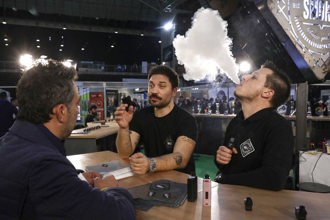 Ελλάδα: Ψηφίστηκε ο νόμος με βαριές «καμπάνες» για κάπνισμα και αλκοόλ ...
