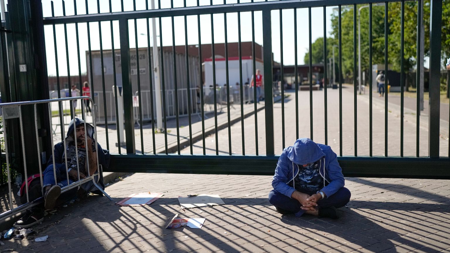 Dutch lawmakers pass controversial bills tightening asylum rules | Euronews