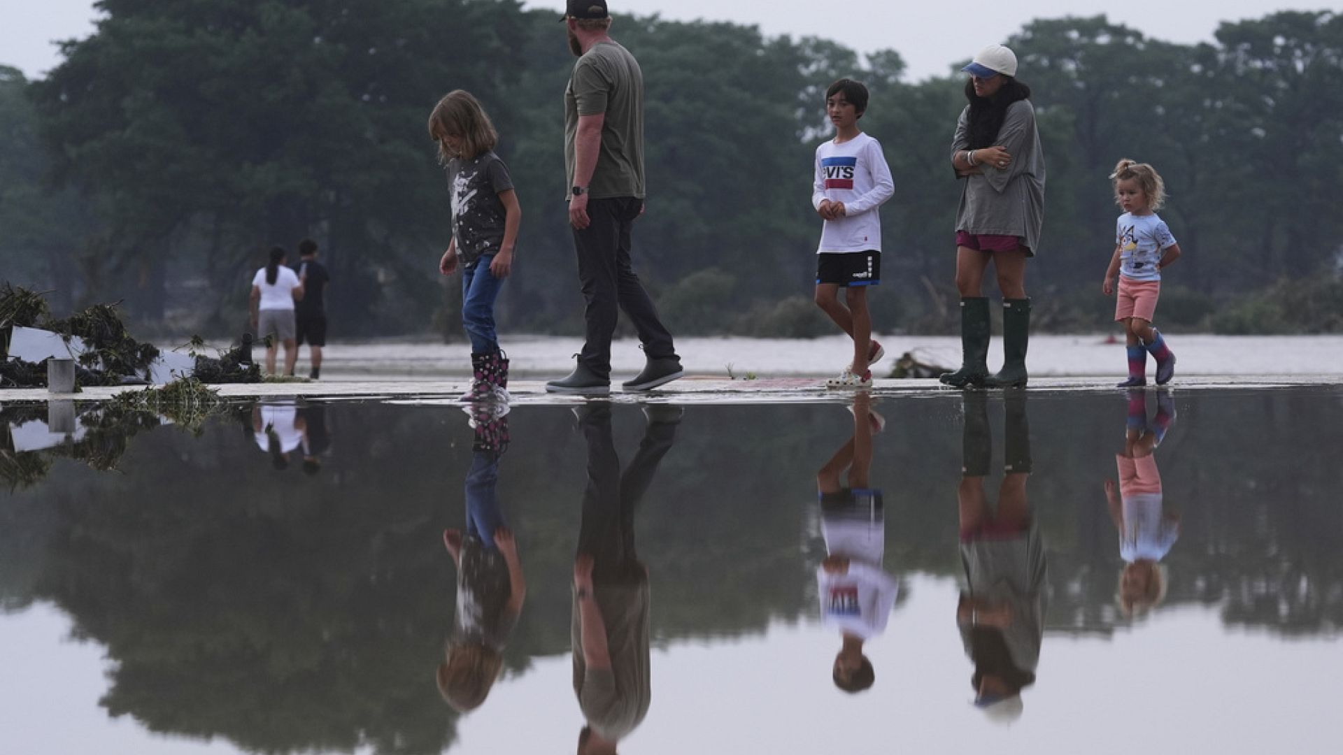 Inondations au Texas : au moins 59 morts et des dizaines de disparus ...
