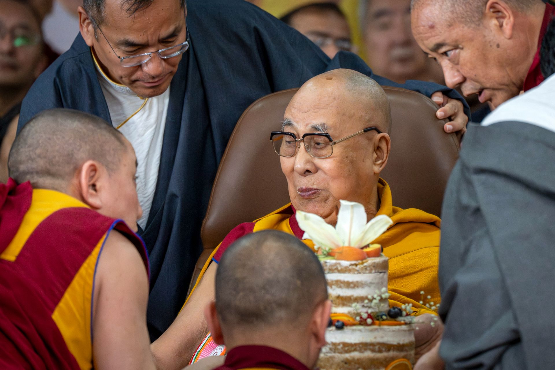 Dalai Lama celebrates 90th birthday with thousands of devotees in India ...