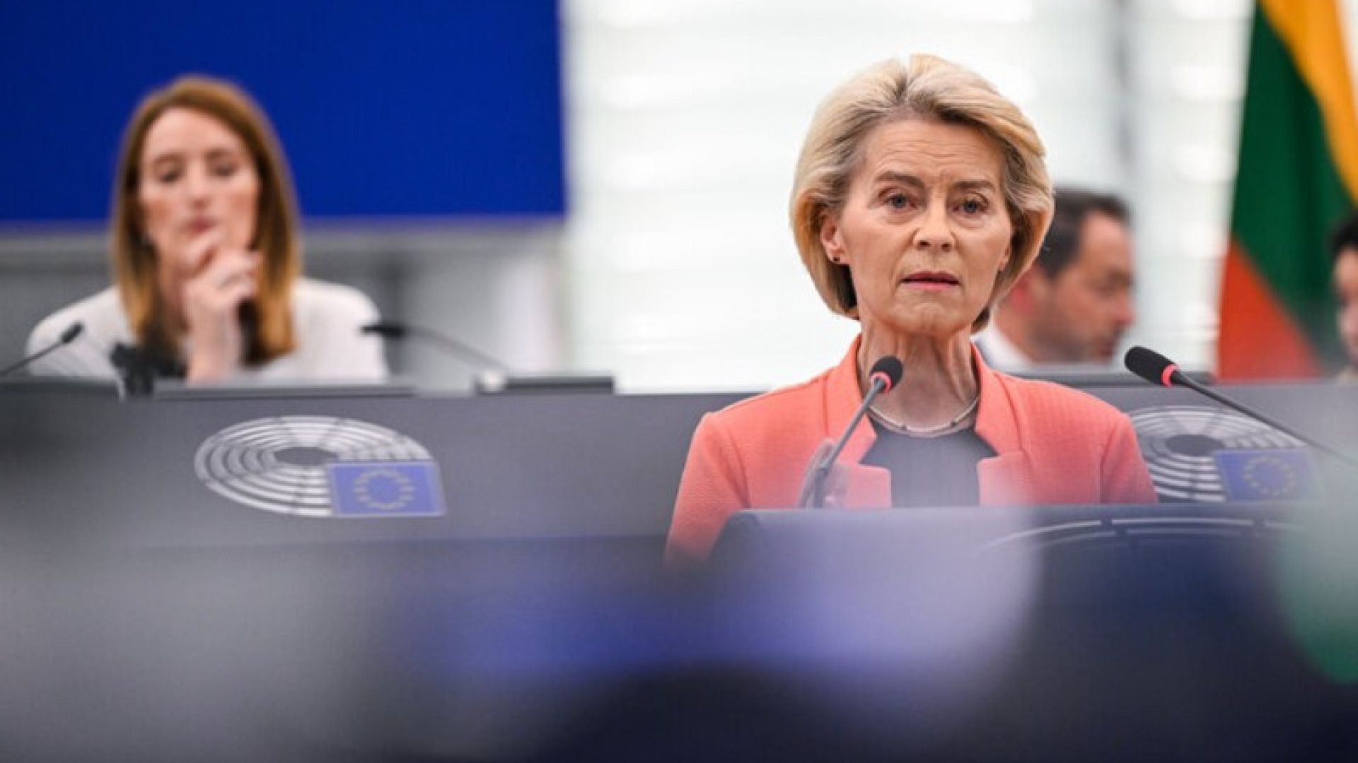 Hitzige Debatte im EU-Parlament: Verliert Von der Leyen das Vertrauen ...