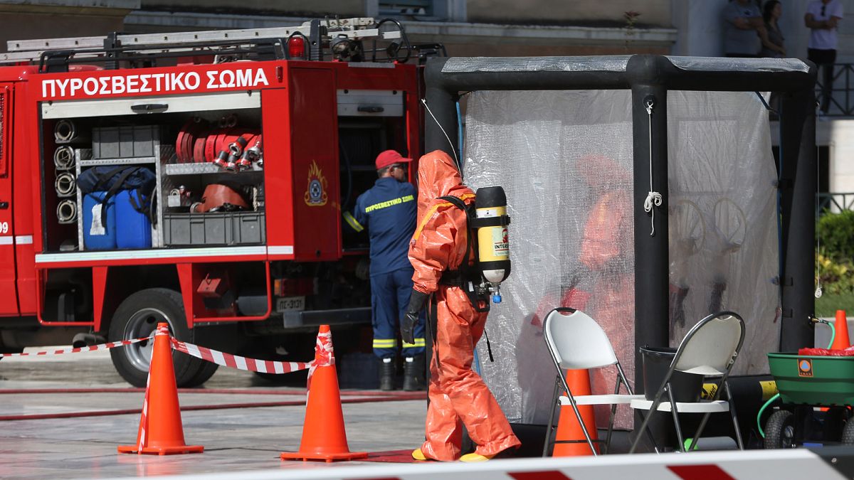 Ελλάδα: Μεγάλη κινητοποίηση των αρχών για ύποπτο φάκελο έξω από τη ...
