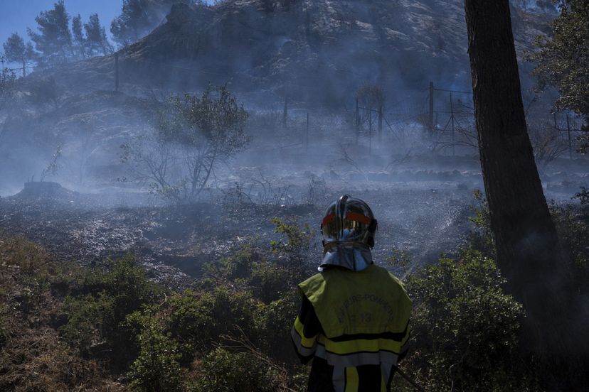 More than 100 injured and hundreds more evacuated as wildfire rages ...