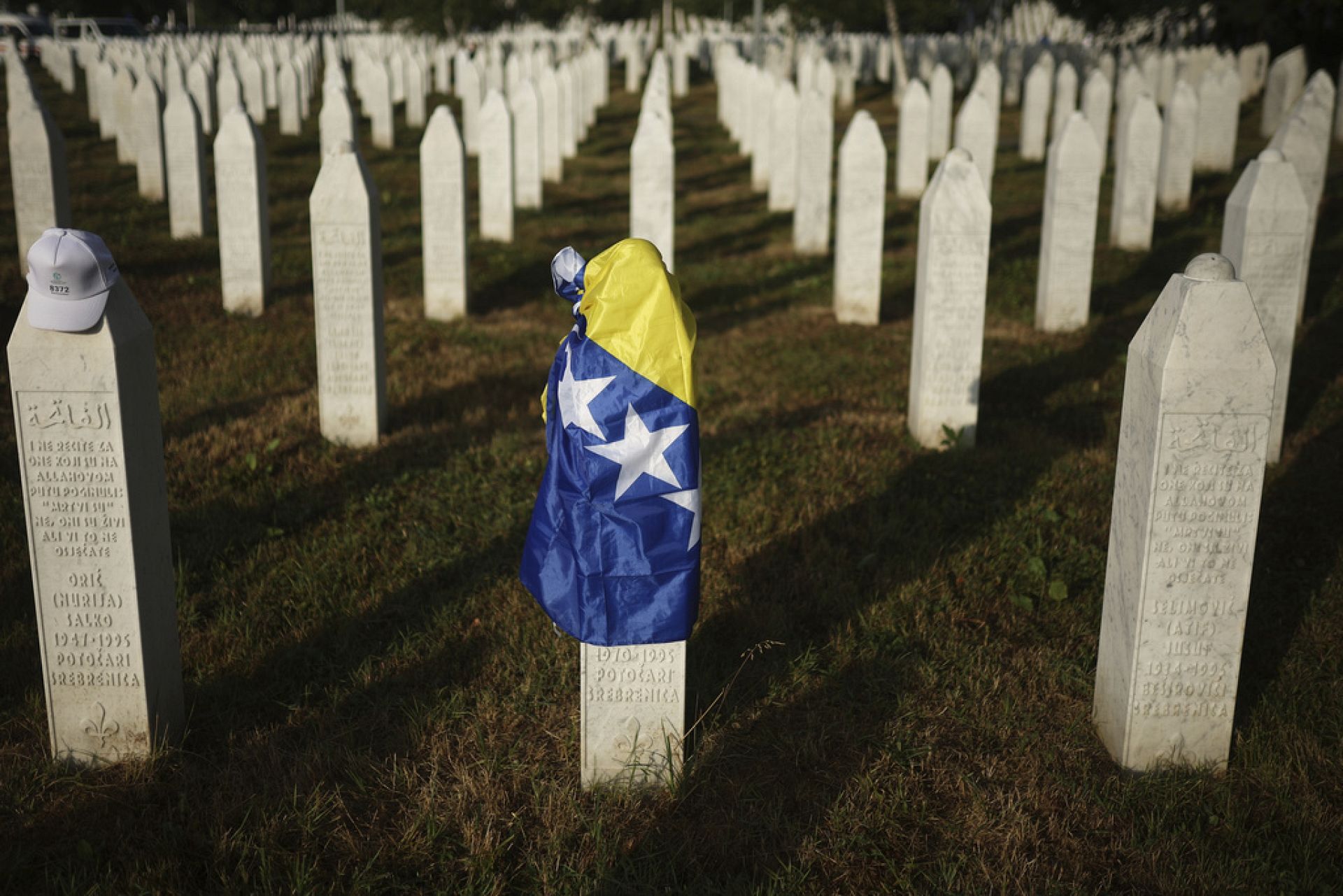 Thousands gather to mark the 30th anniversary of genocide in Srebrenica ...