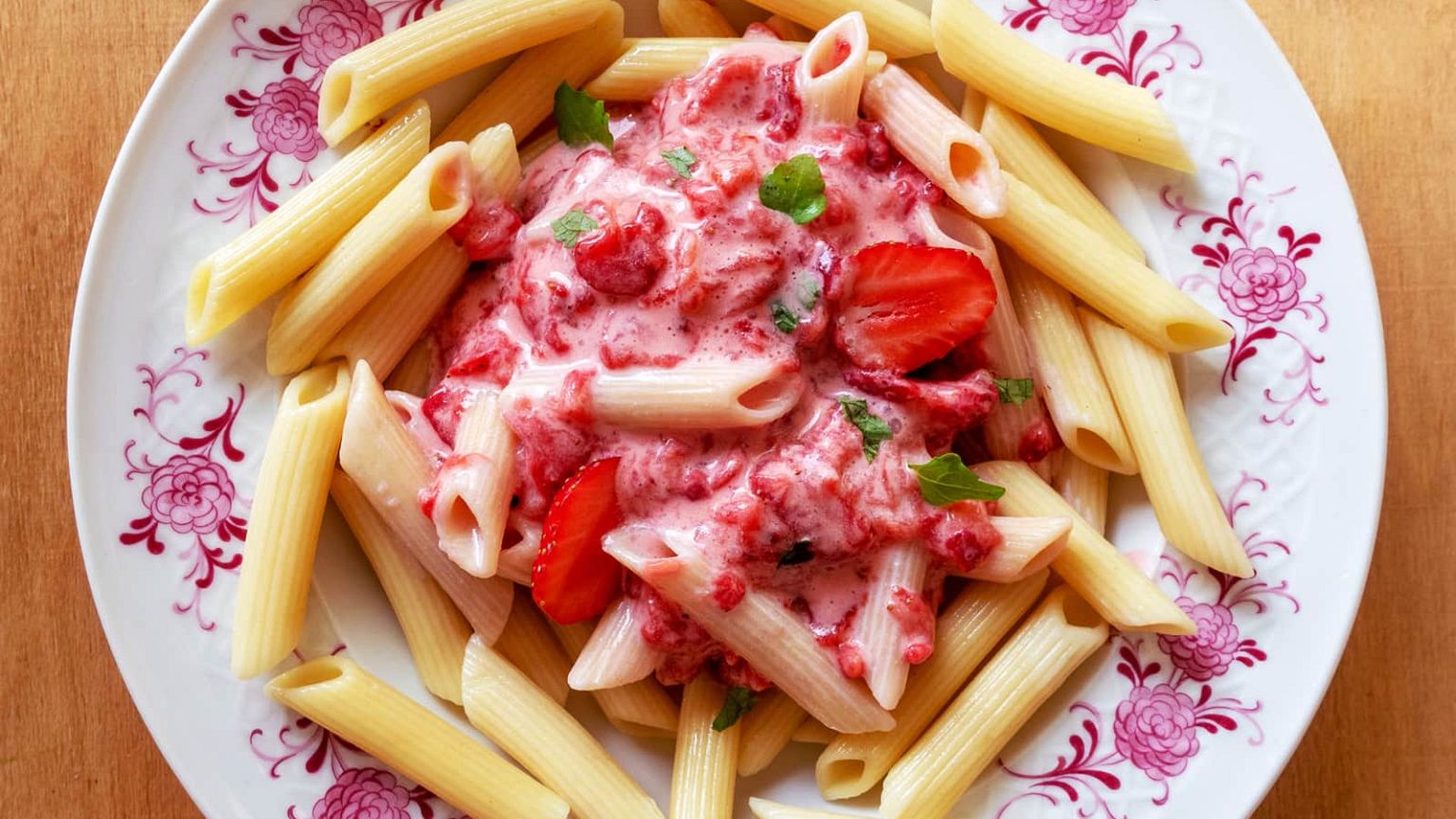 'Crime against pasta': Polish PM joins Iga Świątek in pasta with ...