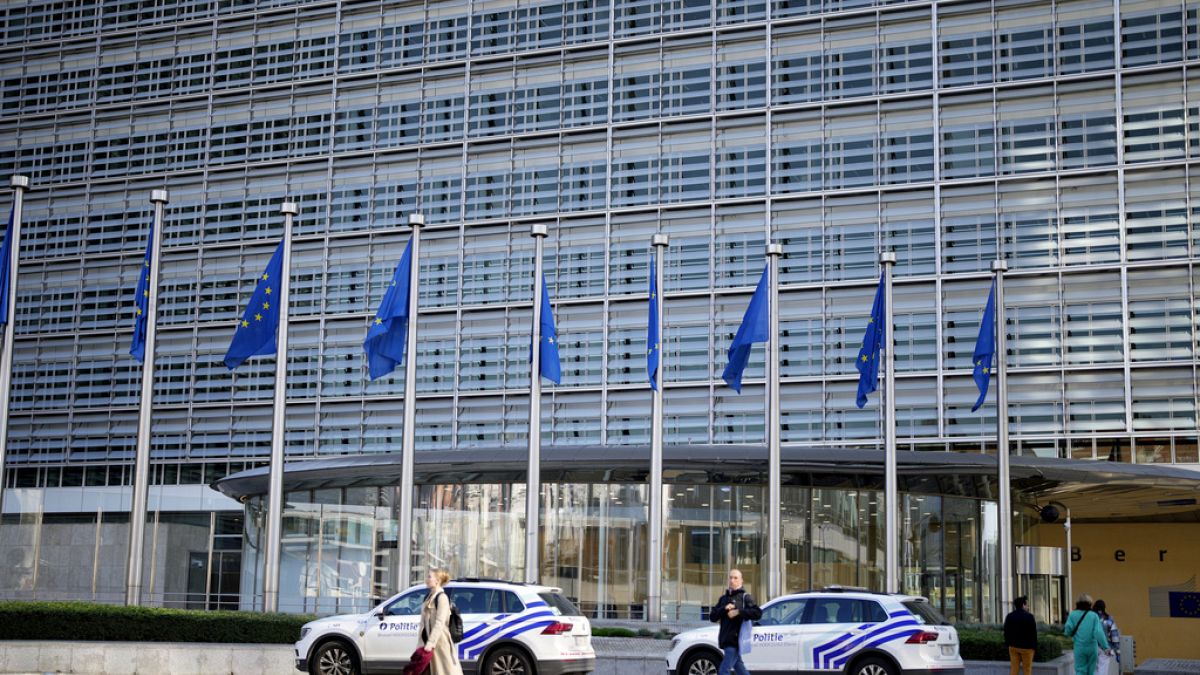 Δασμοί Τραμπ: Αποφασιστικότητα, εκκλήσεις για ενότητα και χαμηλοί τόνοι ...