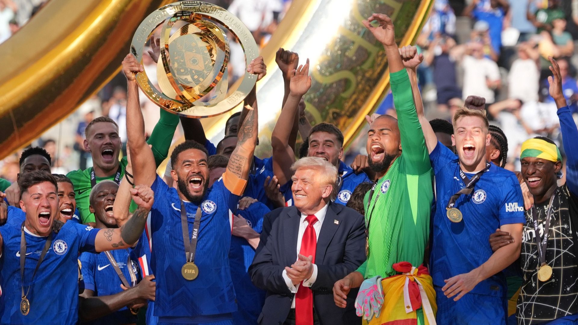 Trump confunde os jogadores do Chelsea ao entrar na festa do título do ...