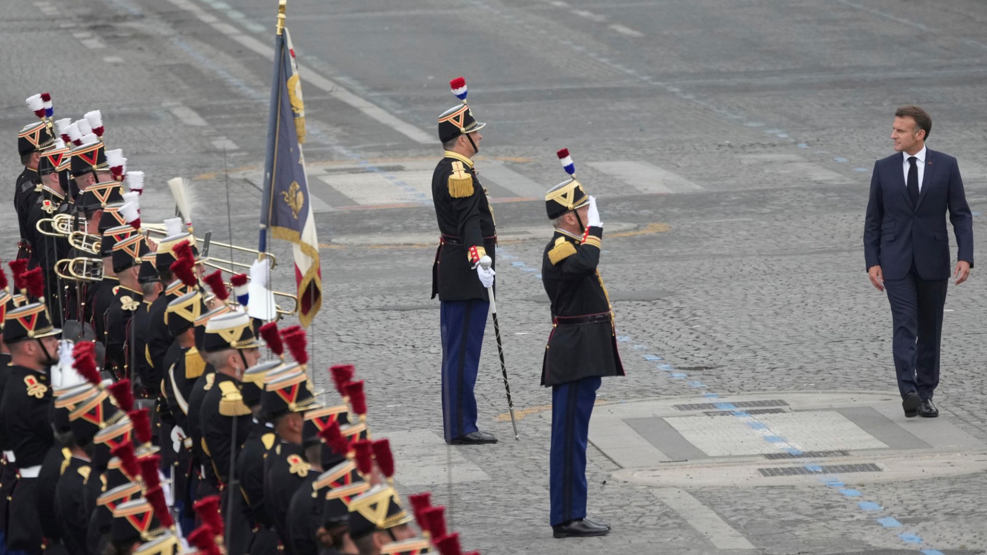 Video. La Francia celebra la parata militare annuale del 14 luglio a ...