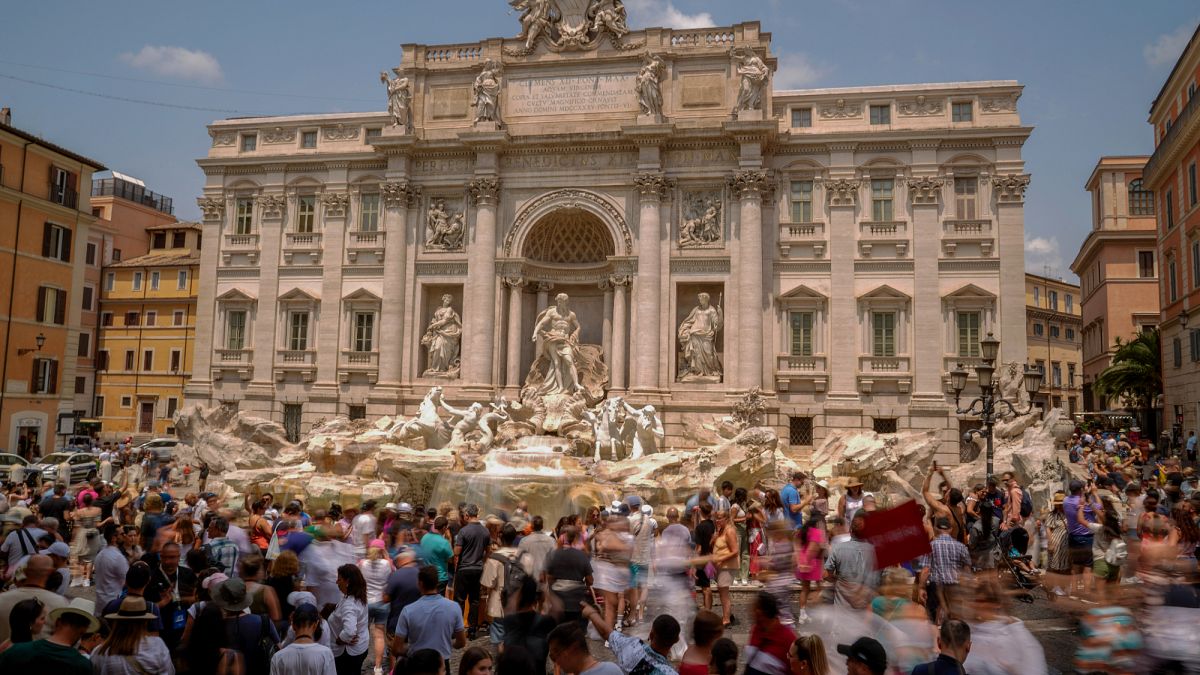 Quanto e dove spendono i turisti stranieri in Italia: Roma e Milano le ...