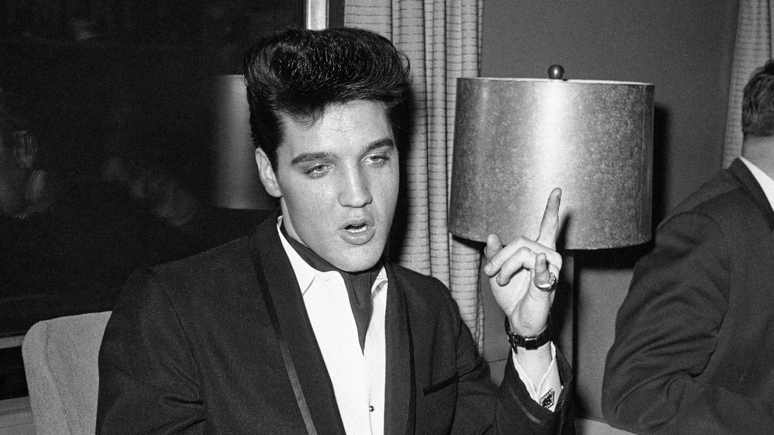 A new show in London is retelling the story of Elvis through immersive ...