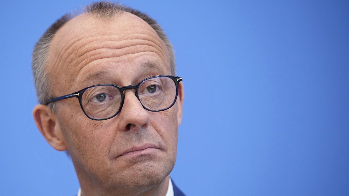 Merz kritisiert EU - und will Deutschland aus der Rezession führen ...