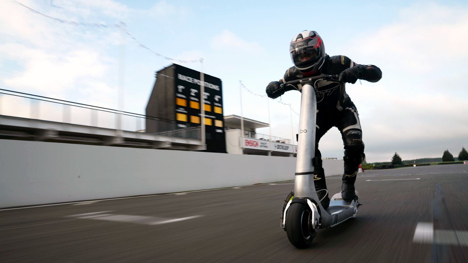 Forget everything you thought about e-scooting: this racing e-scooter ...