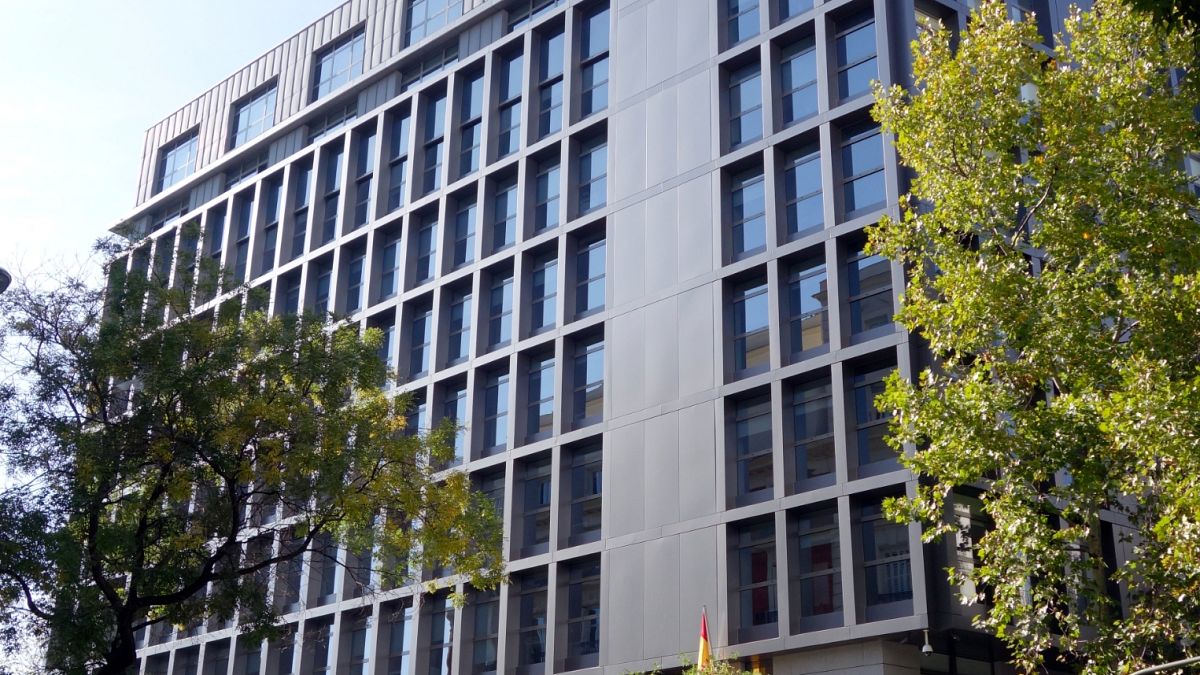 +49 163 7863196 caught her while she was traveling, plus in