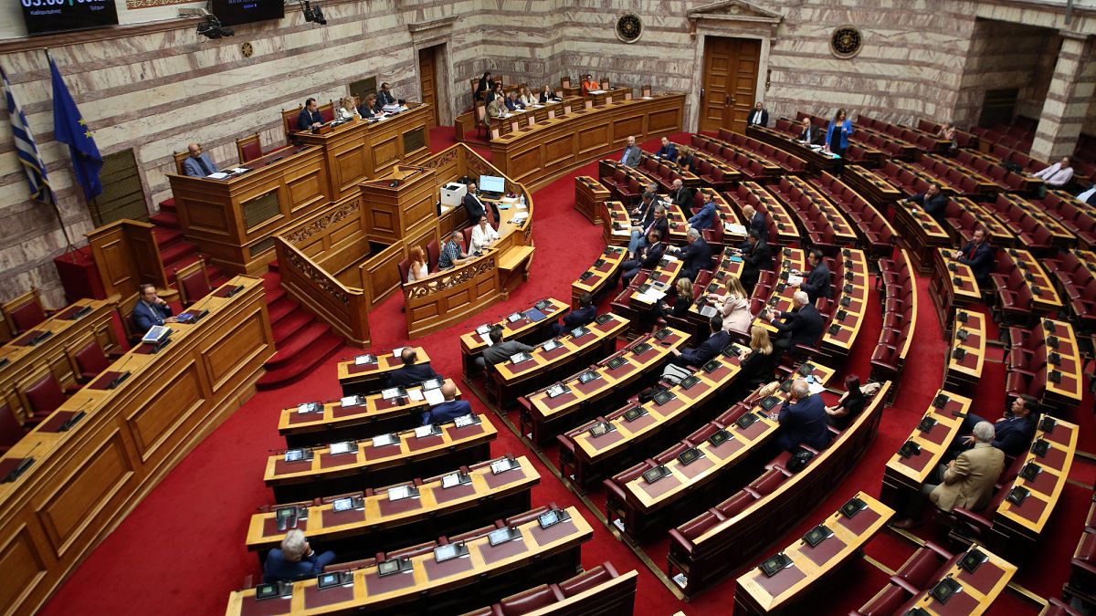 Ελλάδα: Με 157 «ναι» η παραπομπή του πρώην υπουργού Μεταφορών Κ ...
