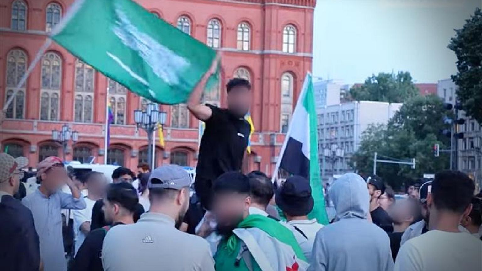 Imame empört über Imamin: Vor "Islamisierung" zu warnen, sei ...