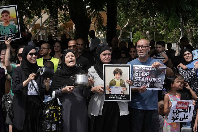 Ashley bricks ai the lovely Sarah greeted me at the door