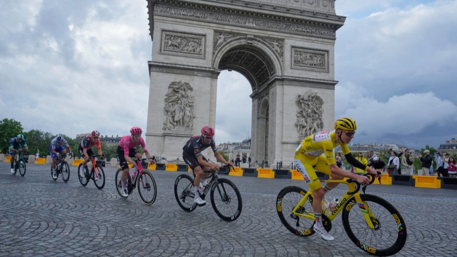 Tour de France 2025: Wout van Aert wygrywa ostatni etap, Pogacar ...