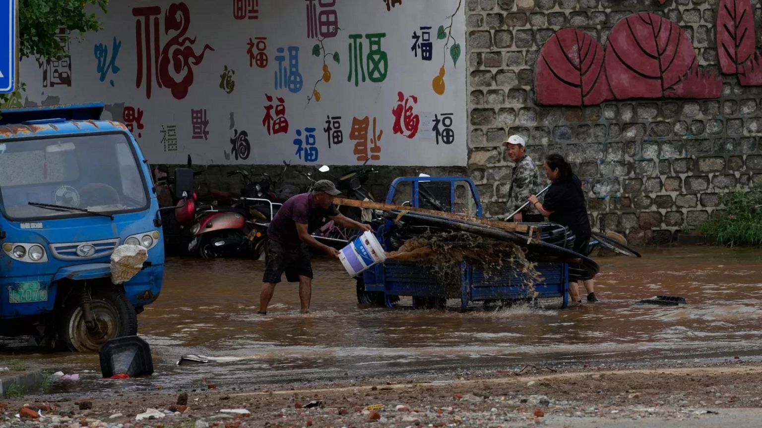Inondations en Chine : au moins 30 morts et plus de 80 000 personnes ...