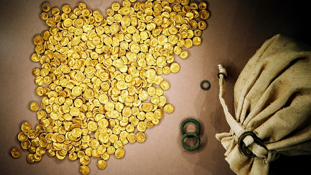 AI helps decode scrolls destroyed during the Vesuvius eruption | Euronews