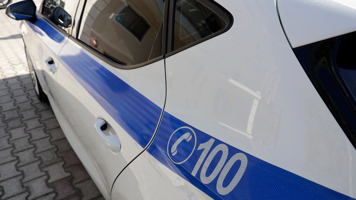 Полиция нашла мать девочки, тело которой было обнаружено на пляже в ...