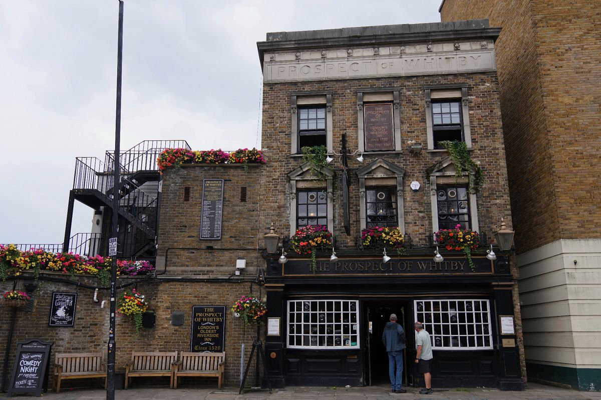 A bitter rivalry? Two pubs claim to be London's oldest riverside pub ...
