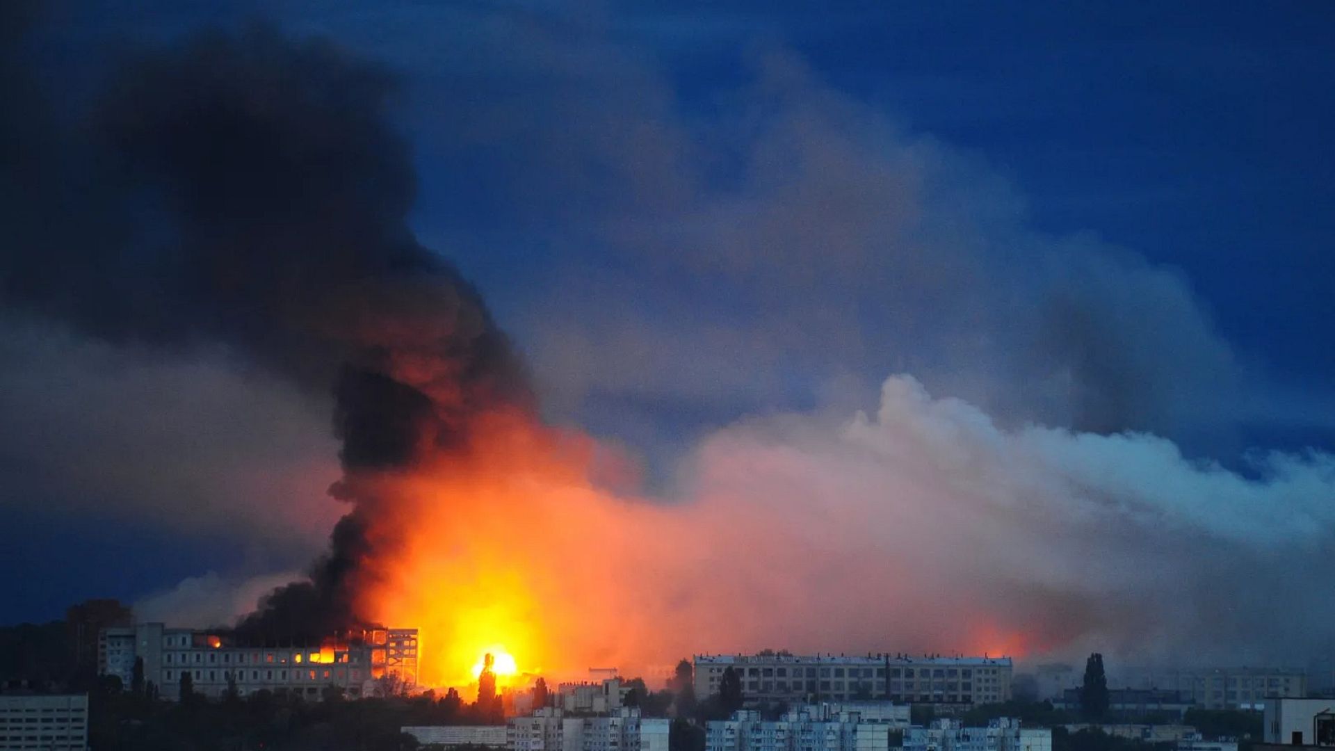 Ucrânia reivindica ataques contra base aérea russa de armazenamento de ...