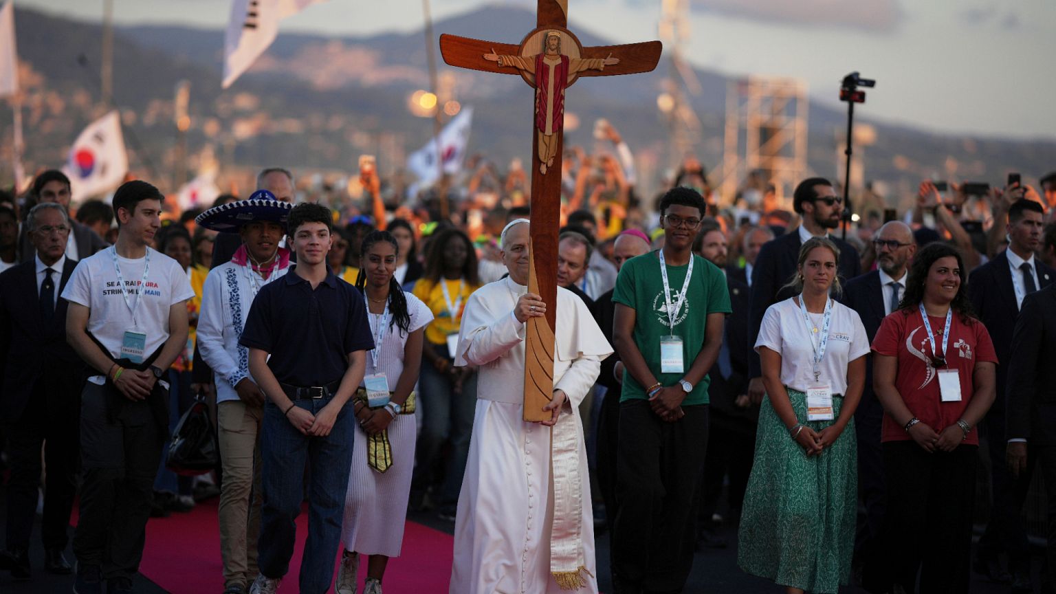 Giubileo dei giovani: un milione di pellegrini a Tor Vergata per Papa Leone XIV | Euronews