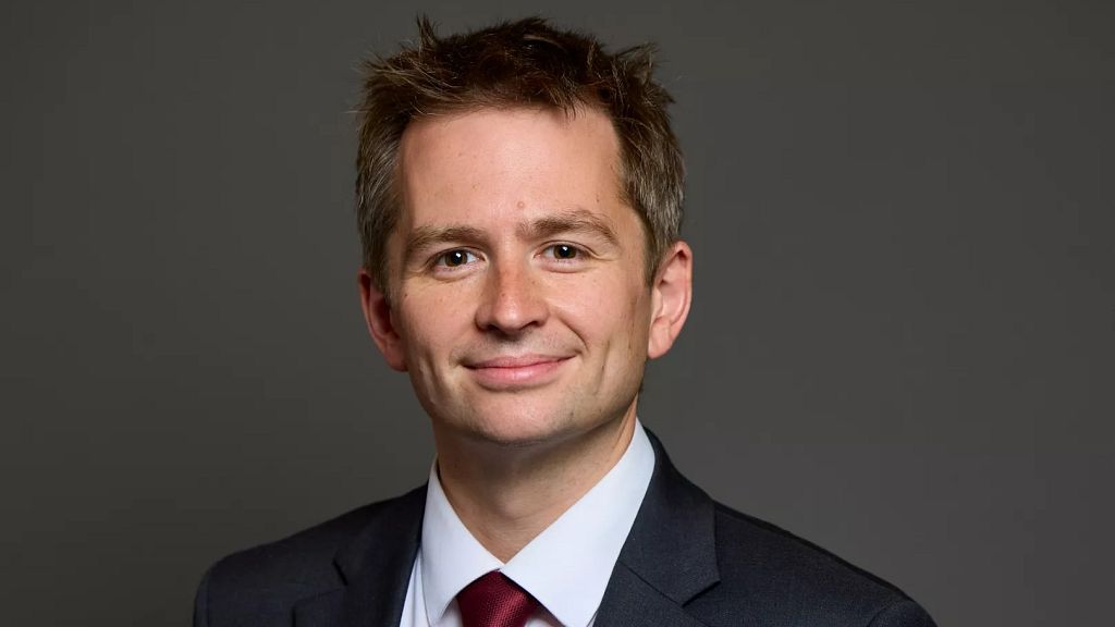 Open source vs closed source AI: What’s the difference and why does it ...