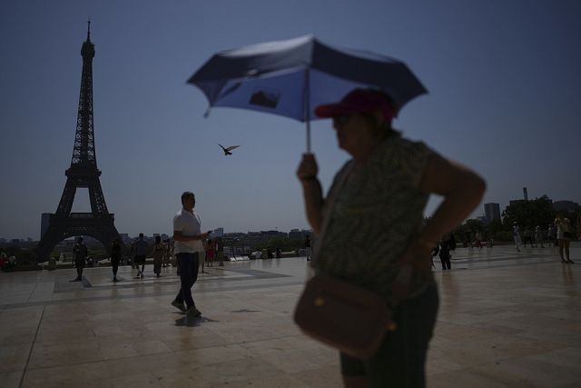 Heat dome traps Europe under scorching temperatures | Africanews