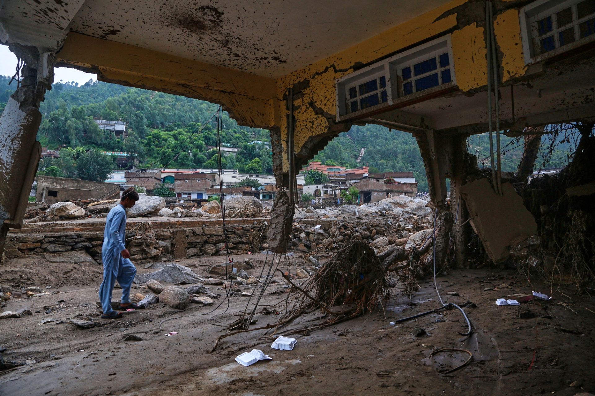 Hindistan ve Pakistan’da yıkıma yol açan ölümcül iklim kaynaklı ...