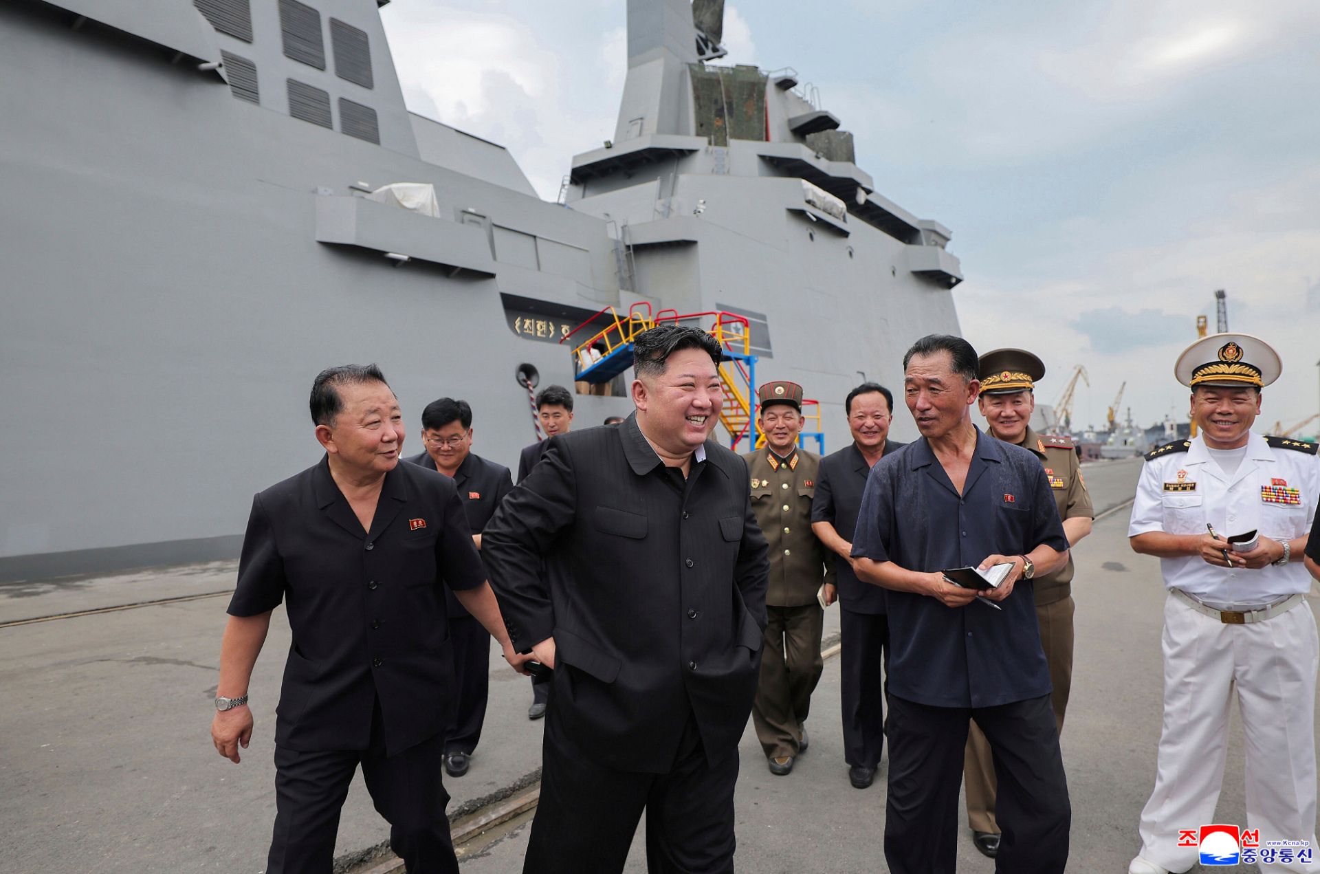 Kim Jong-un honore les soldats nord-coréens qui ont combattu en Ukraine ...