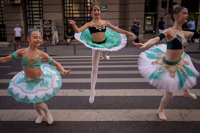 In Pictures: Ballerinas take centre stage on iconic Bucharest avenue ...