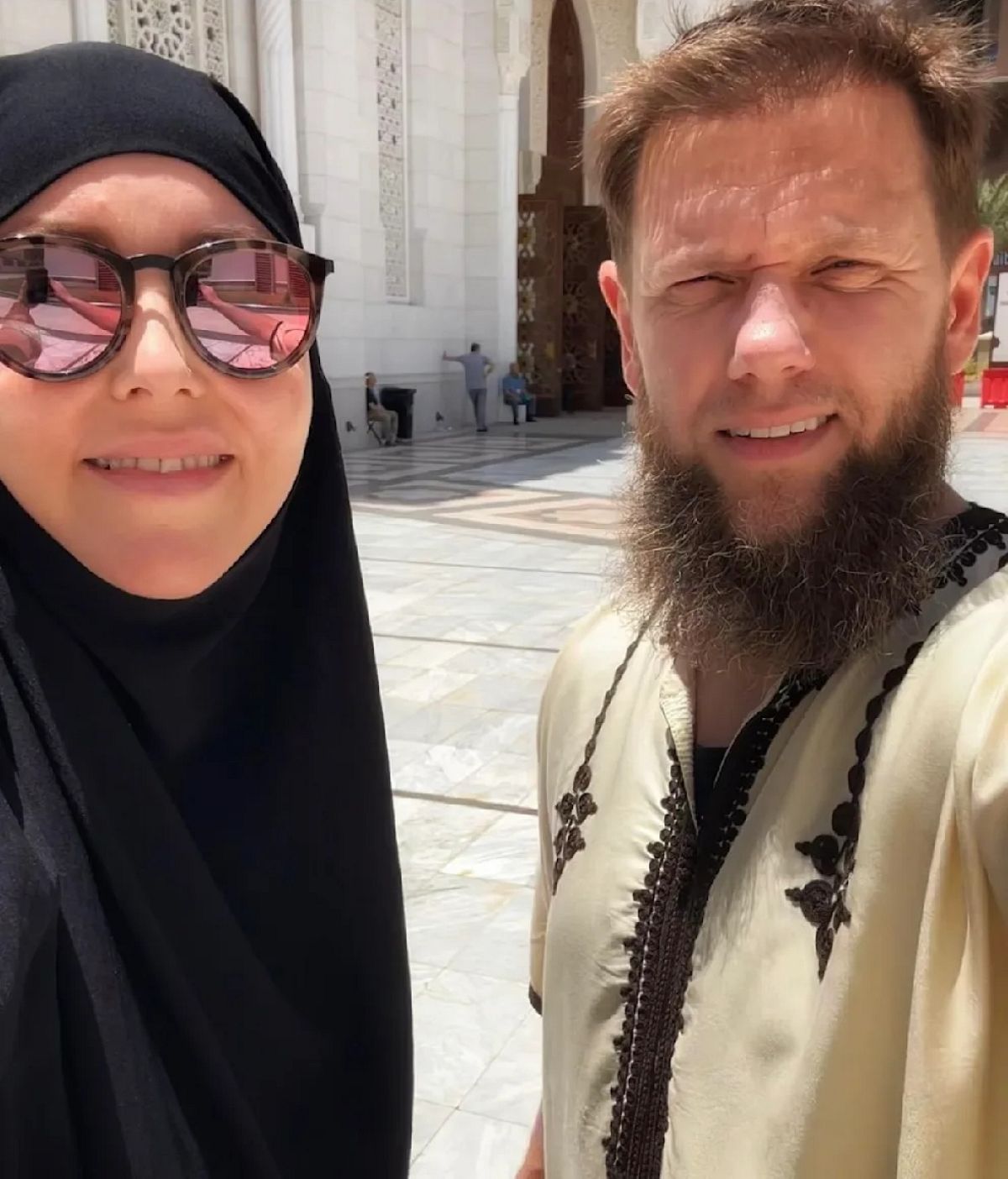 Geheimdienst warnt vor ihr: Warum wurde das Ex-Model Hanna Hansen zur ...