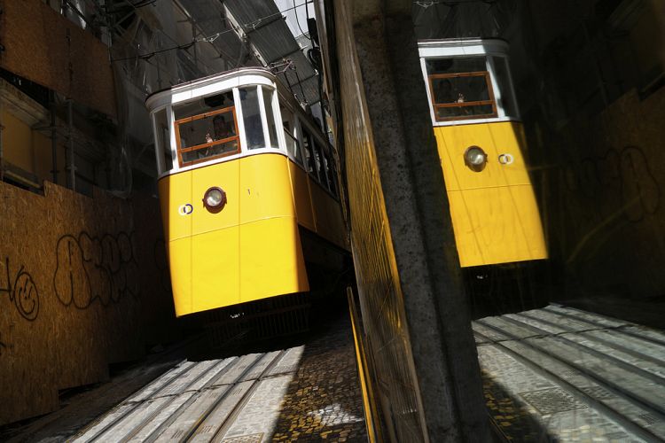 Lisbon funiculars suspended after accident kills 17 people | Euronews