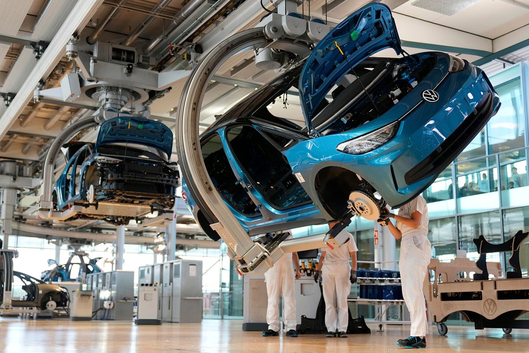 Crash or rescue: European carmakers look to EU for salvation | Euronews