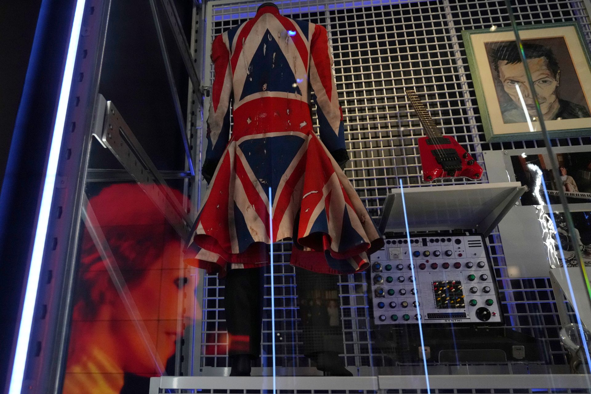 London's David Bowie Centre to open with 200 treasures from a 90,000 ...