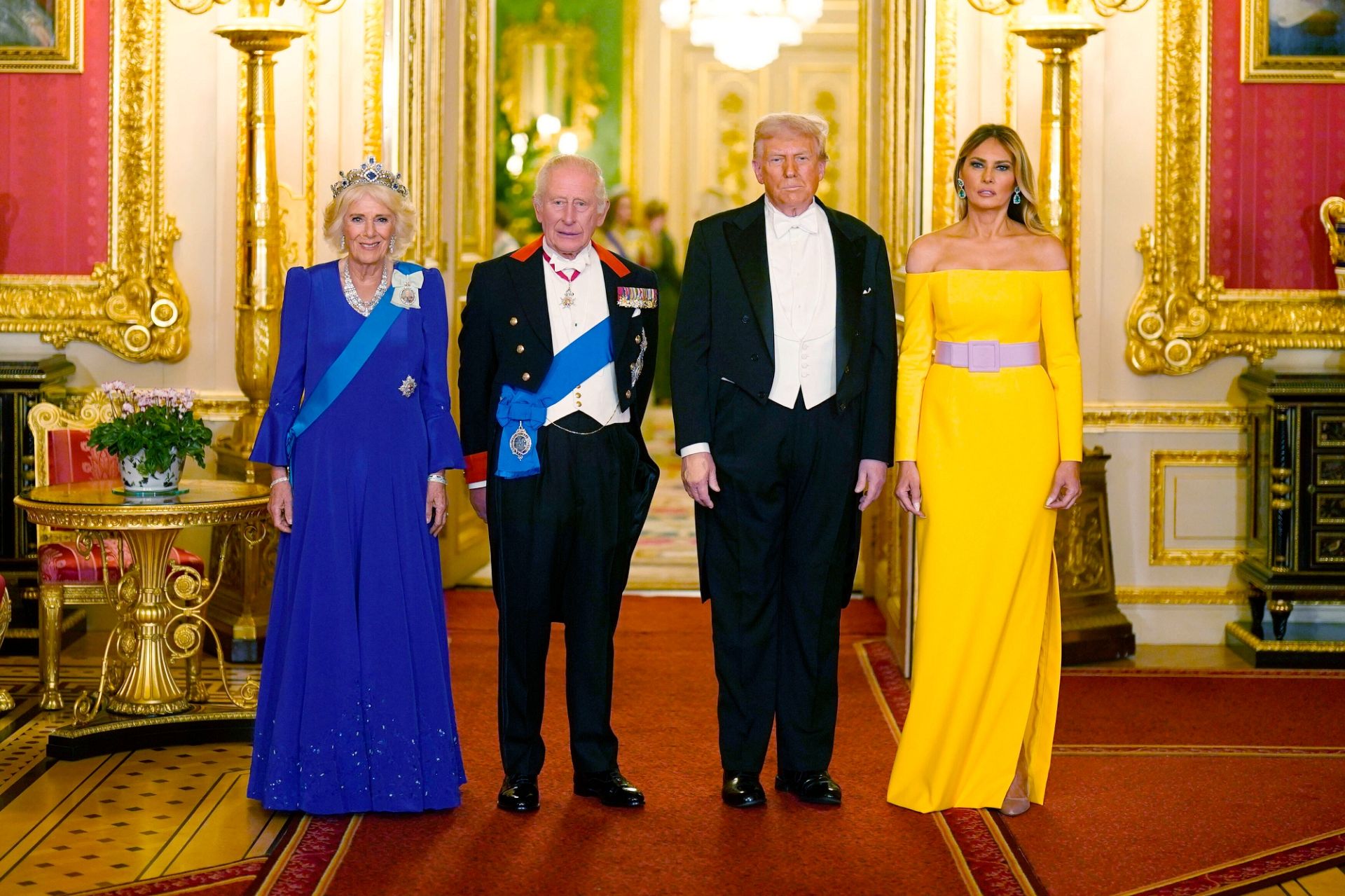 Vestido de Melania Trump para banquete real no Reino Unido divide opiniões | Euronews