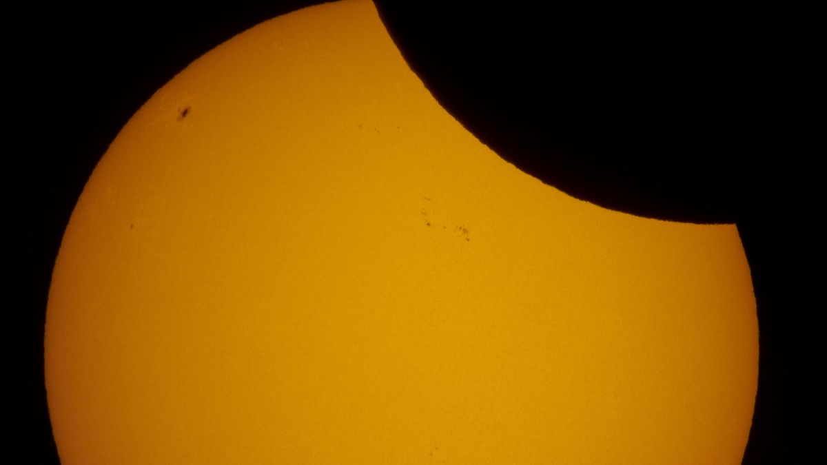 Letzte Finsternis der Saison: Partielle Sonnenfinsternis am Ende der ...