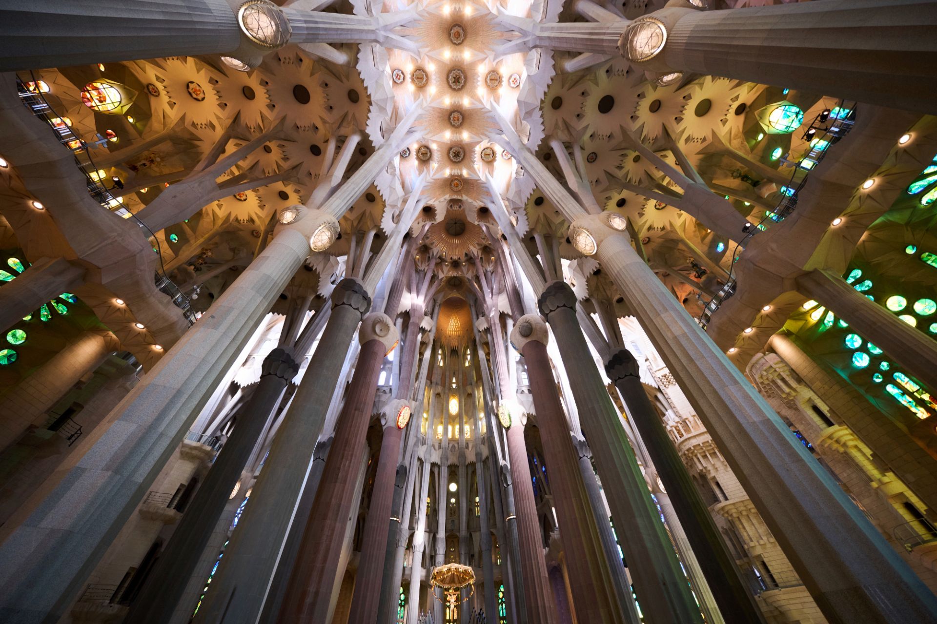 Sagrada Família : le chef-d’œuvre de Gaudí sera la plus haute église ...