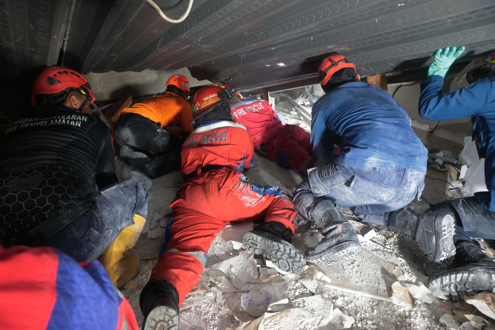 Effondrement meurtrier d'une école en Indonésie | Euronews